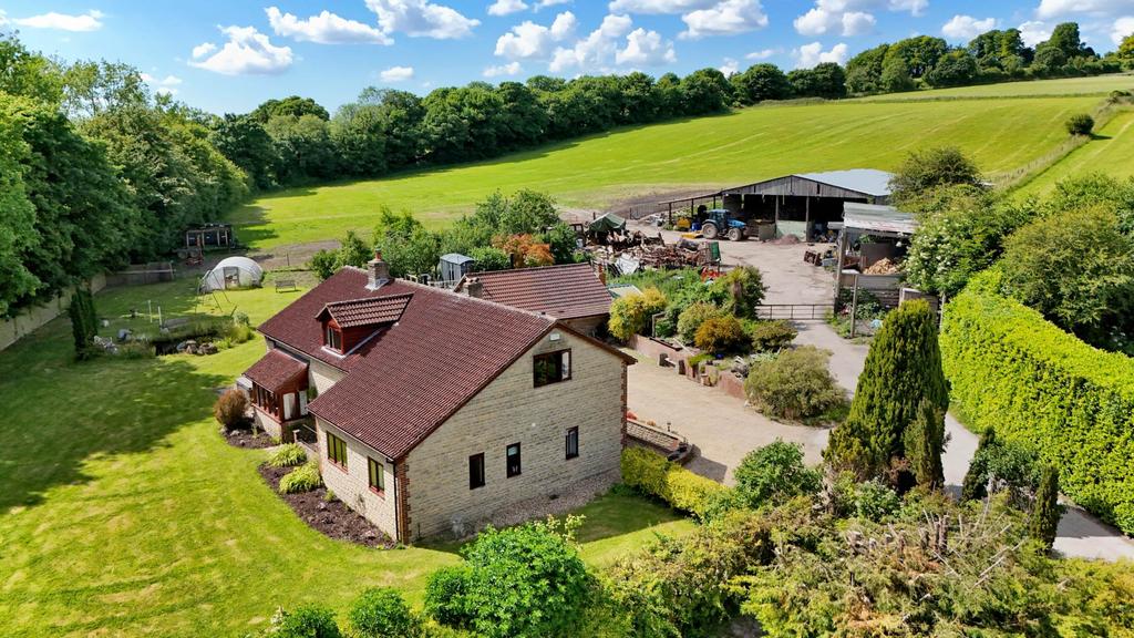 Codford, Wiltshire 5 bed detached house - £950,000