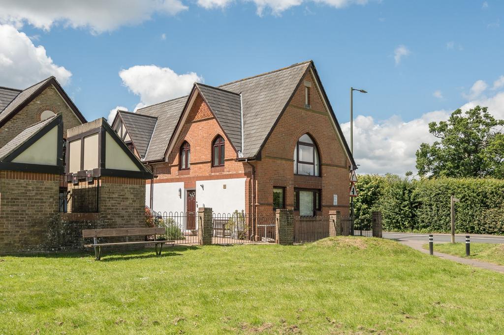 Redvers Road, Warlingham CR6 2 bed retirement property - £320,000