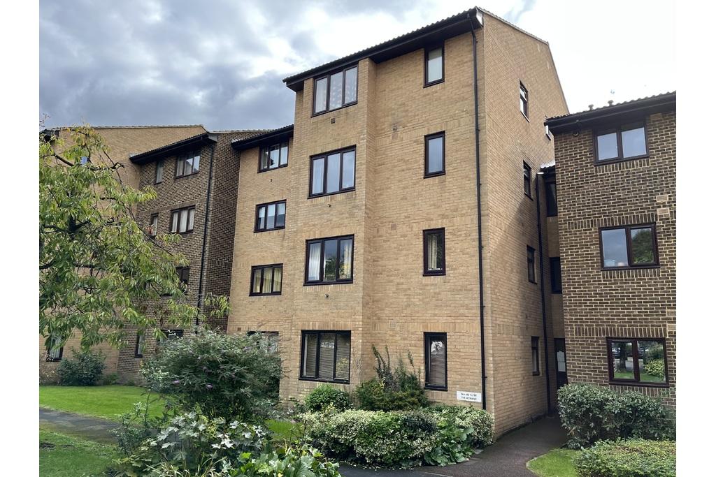 The Rowans, Woking GU22 Studio - £995 pcm (£230 pw)