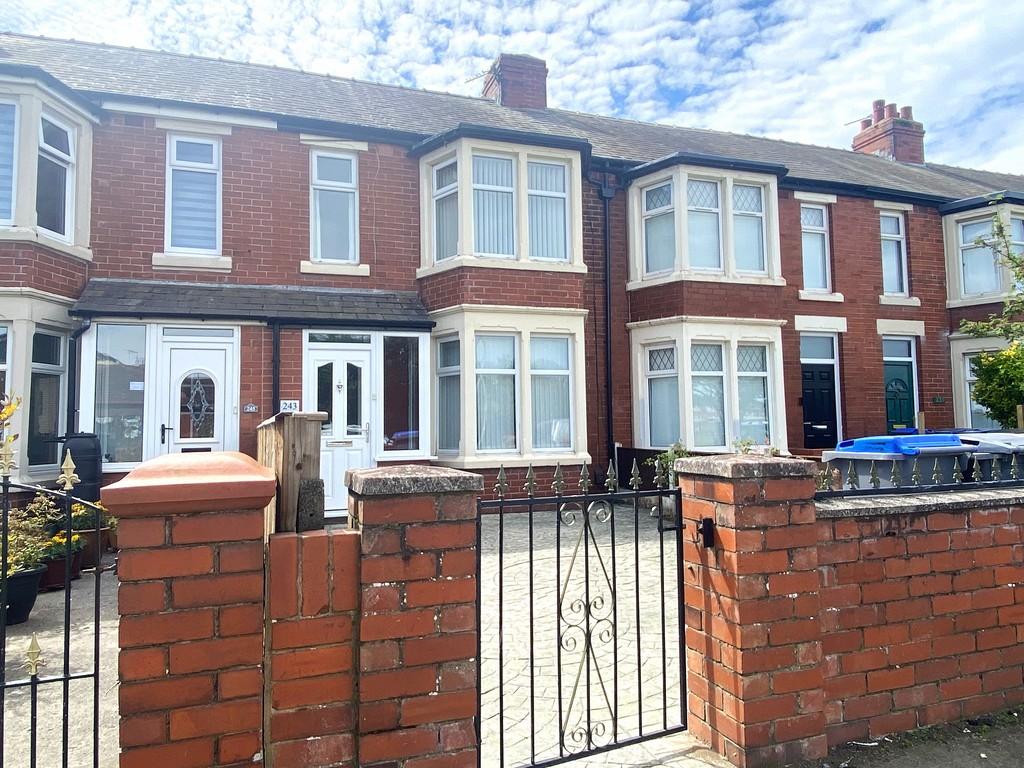 Highfield Road, Blackpool FY4 3 bed terraced house - £795 pcm (£183 pw)