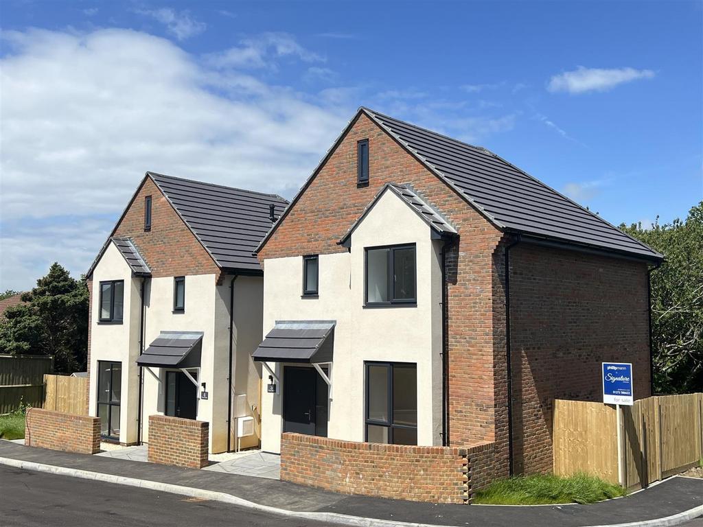 Violet Fields Close, Peacehaven 3 bed detached house - £440,000