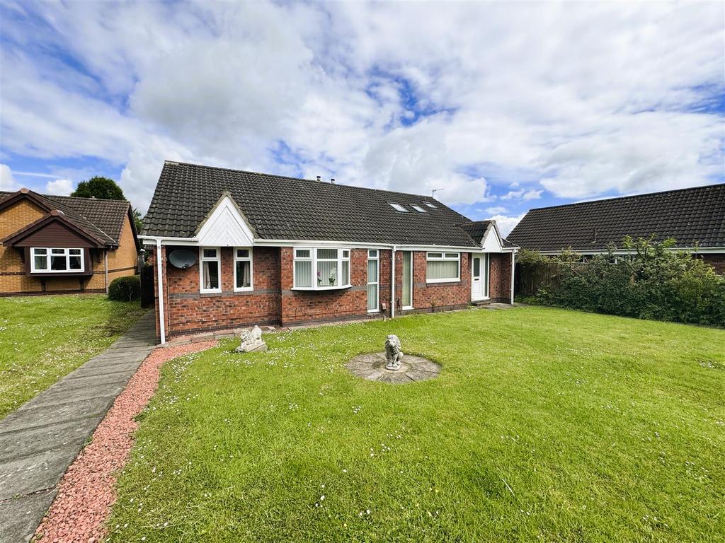 Kinloss Walk, Thornaby, Stockton-On-Tees 2 bed semi-detached bungalow ...