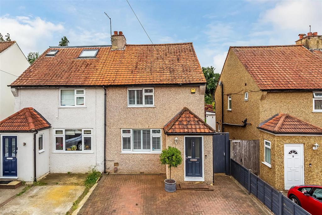 TAYLOR ROAD, ASHTEAD, KT21 3 bed house - £625,000