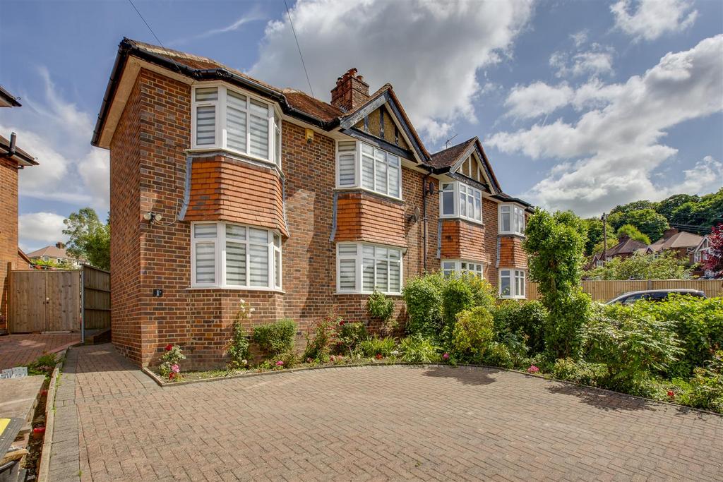 Philip Road, High Wycombe HP13 3 bed semi-detached house - £450,000