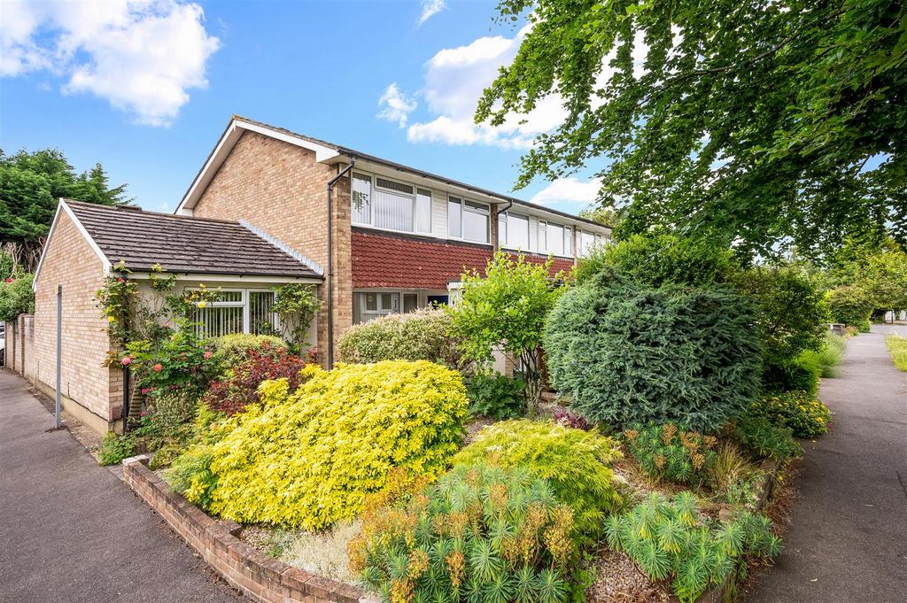 Marshalls Close, Epsom 3 bed end of terrace house - £575,000