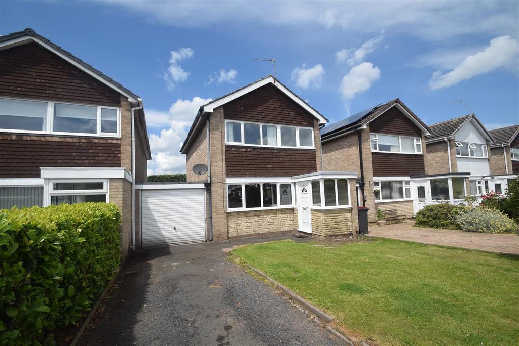 Hampton Close, Newport 3 bed detached house - £210,000