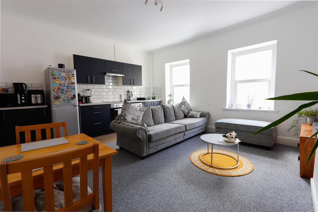 Main Street, Barry 2 bed flat - £132,000