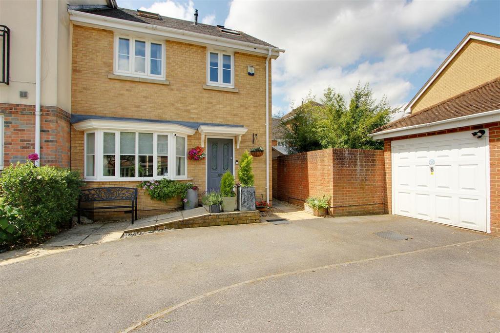 Windsor Road, Pitstone, 5 bed semi-detached house for sale - £500,000