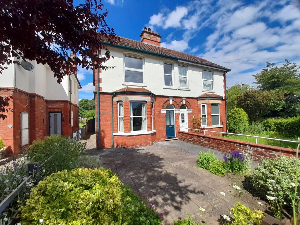 Willingham Road, Knaith Park... 3 bed semi-detached house - £230,000
