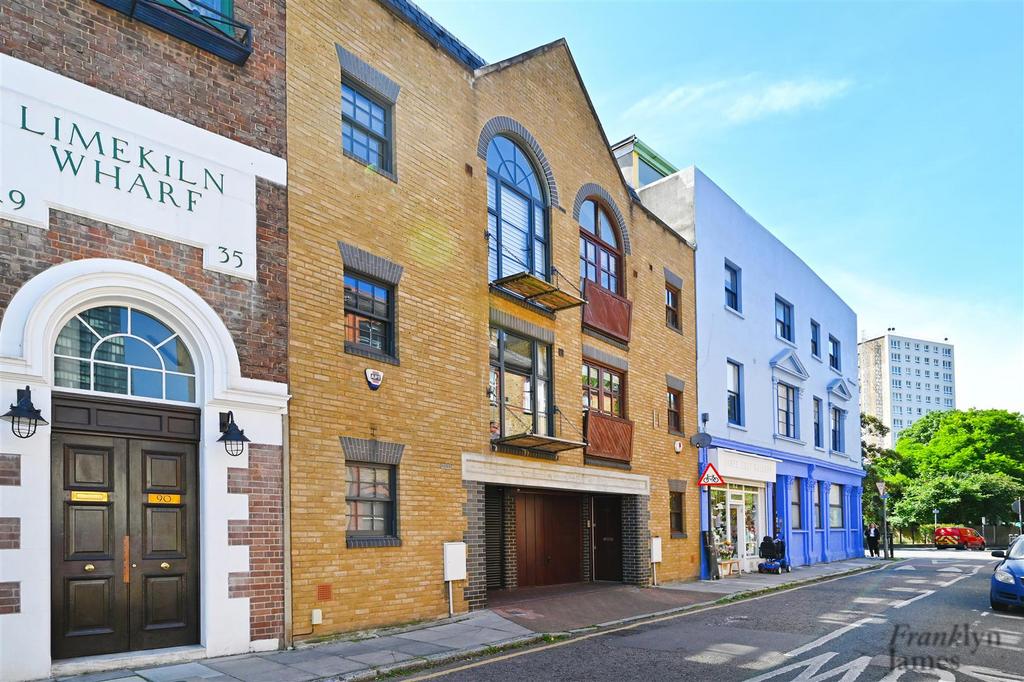 Three Colt Street, Limehouse, E14 4 bed house - £4,000 pcm (£923 pw)