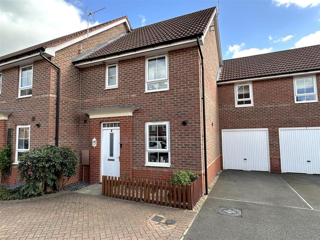 Townhill Square, Fernwood, Newark 3 bed end of terrace house - £210,000