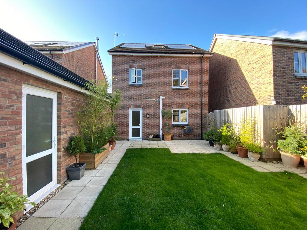 Tadia Way, Newport NP18 4 bed detached house for sale - £385,000