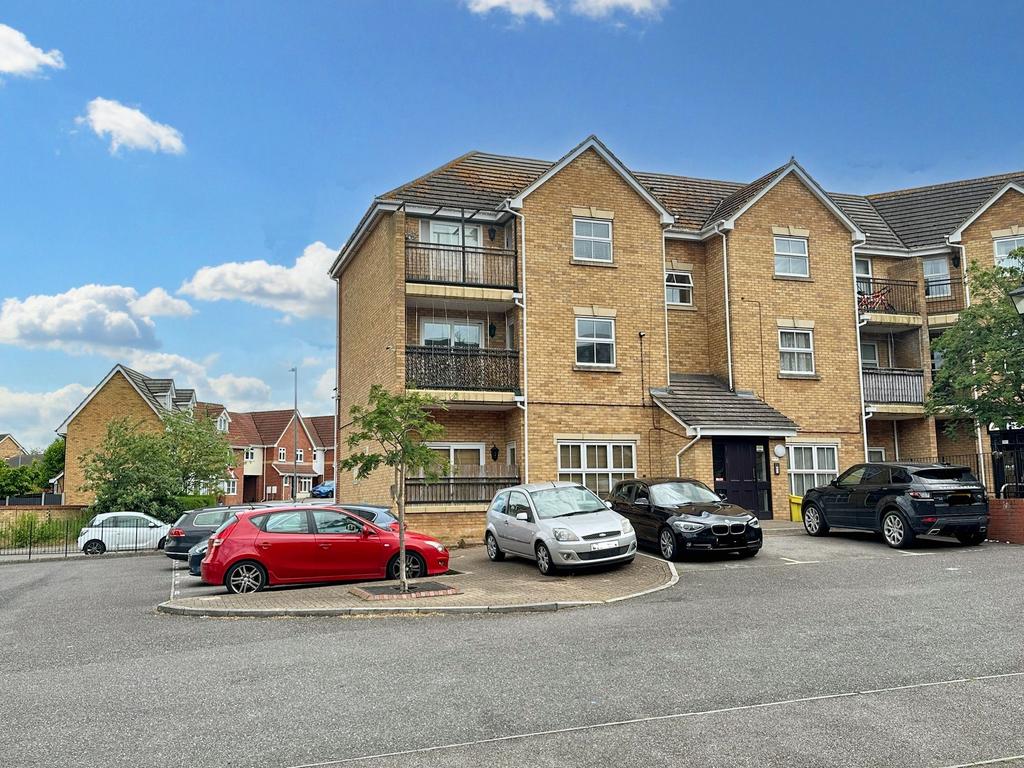 Osier Drive, Basildon SS15 2 bed flat - £230,000