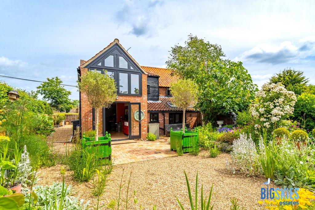 The Street, Little Barningham, NR11 2 bed cottage for sale - £365,000