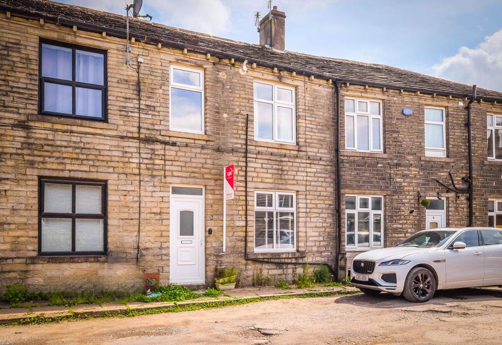 Victoria Road, Holmfirth HD9 2 bed terraced house - £100,000