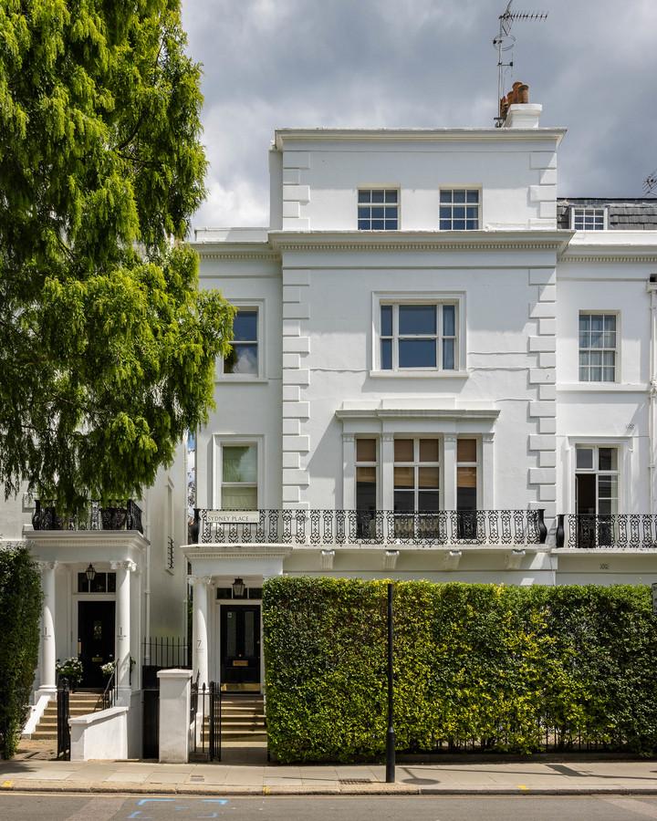 London SW7 3 bed apartment - £8,450 pcm (£1,950 pw)