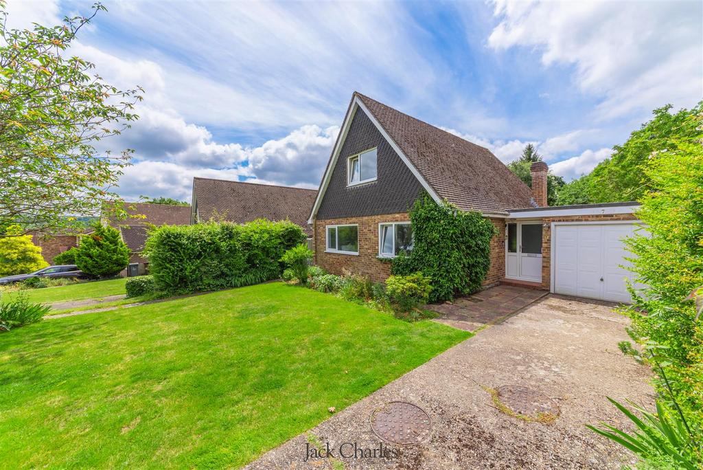 Vauxhall Gardens, Tonbridge 4 bed detached house - £775,000