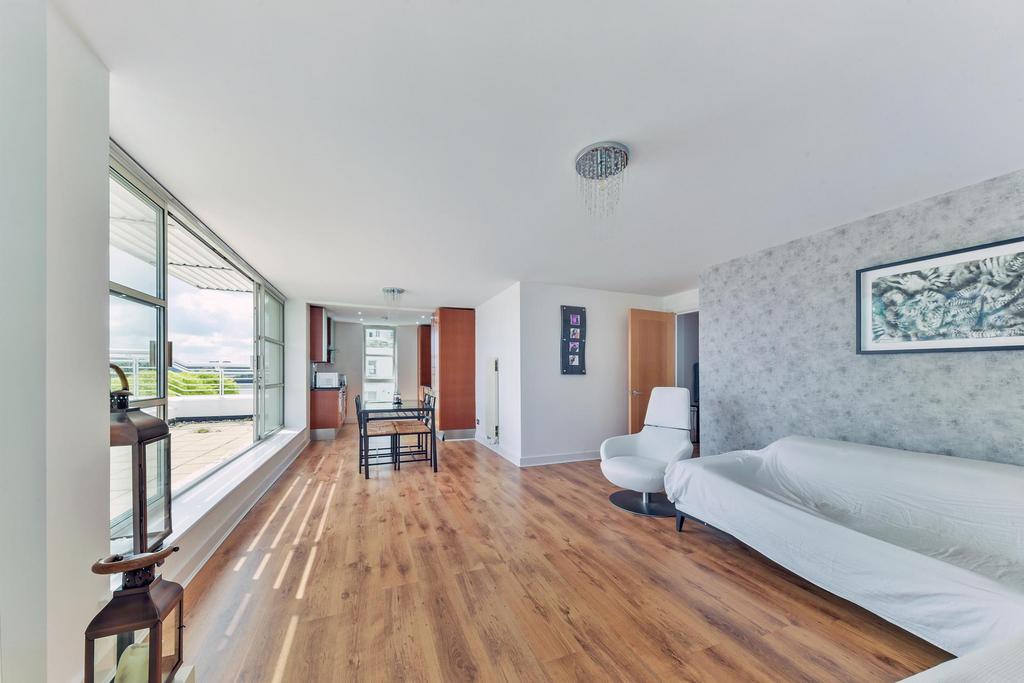 Barrier Point Road, Royal Wharf, E16 2 bed apartment - £525,000