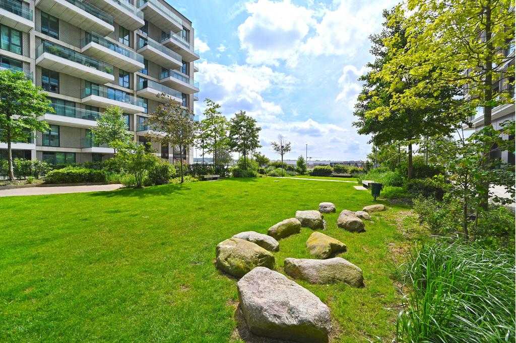James Cook Building, London E16 2 bed flat - £650,000
