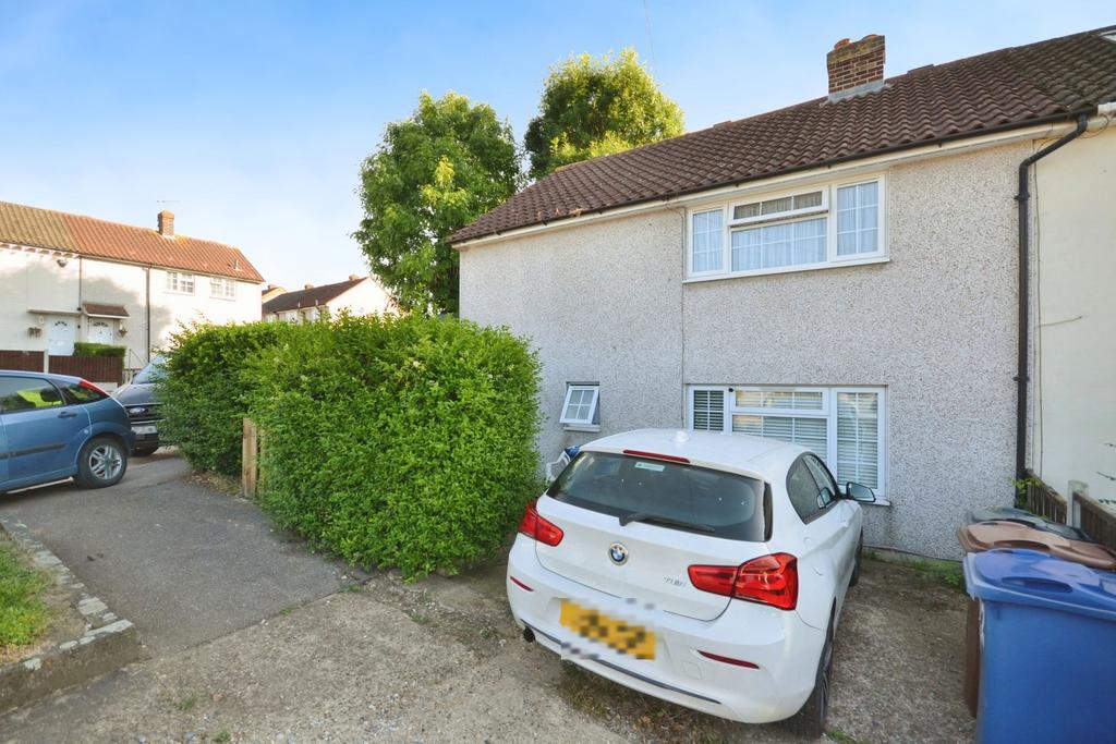 Plaistow Close, Stanford-Le-Hope, SS17 1 bed flat - £215,000