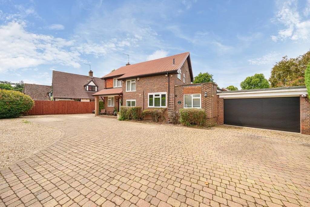 Grays Park Road, Stoke Poges... 4 bed detached house for sale - £1,295,000