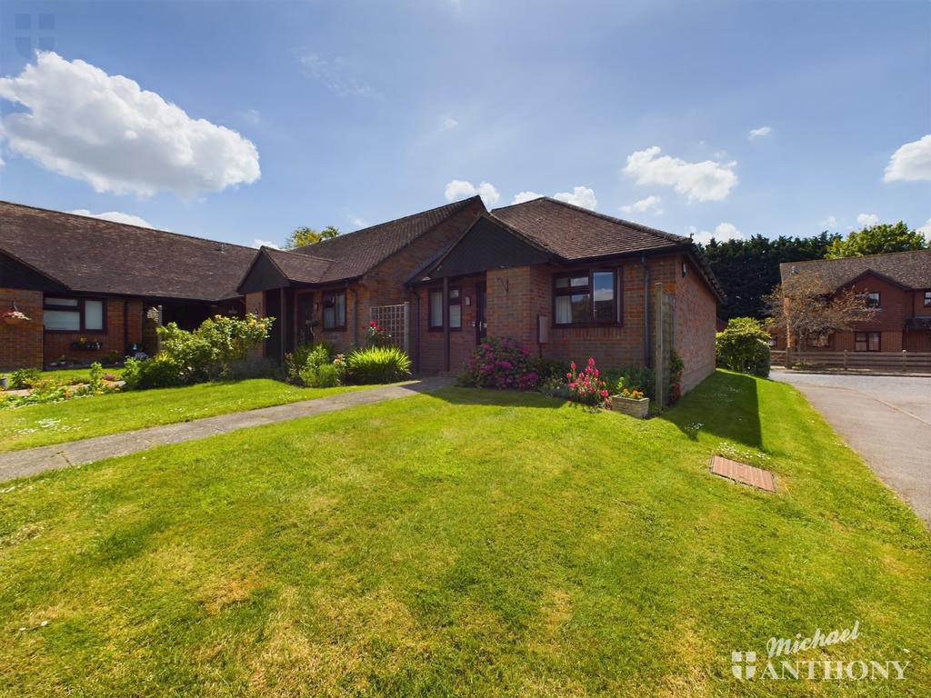 William Hill Drive, Bierton... 2 bed bungalow - £250,000