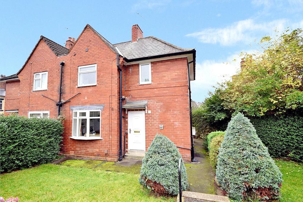 Victoria Park Grove, Bramley, Leeds... 2 bed semi-detached house - £165,000