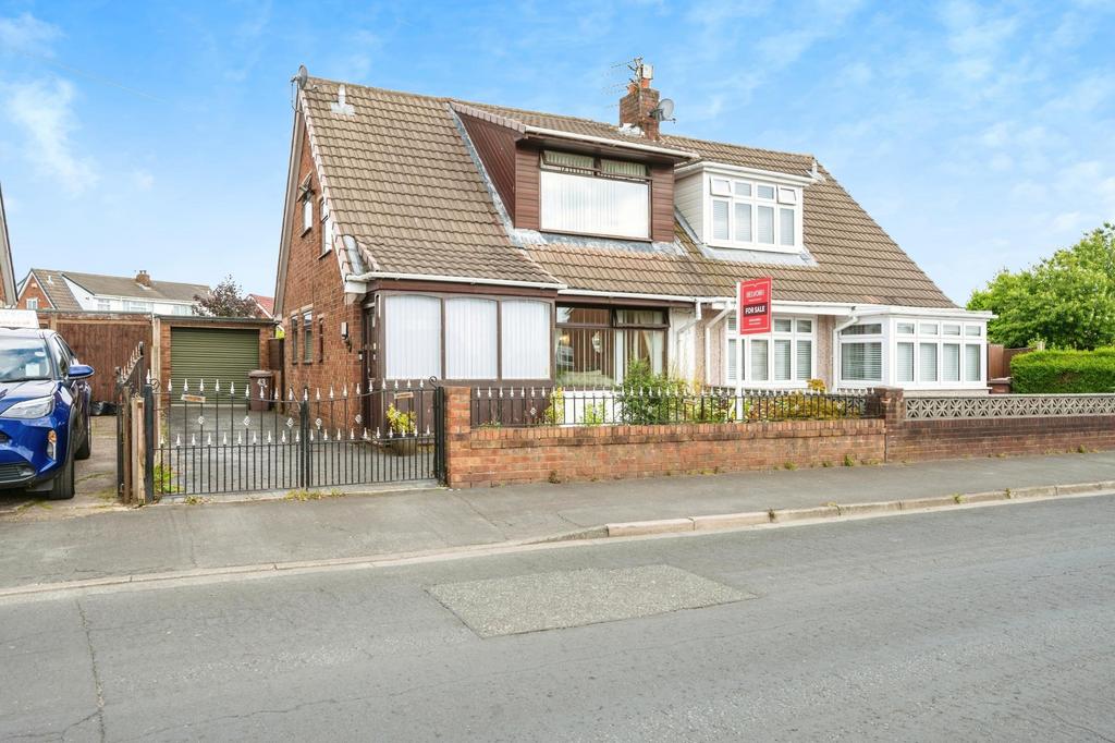 Old Whint Road, Haydock, WA11 3 bed semi-detached house - £185,000