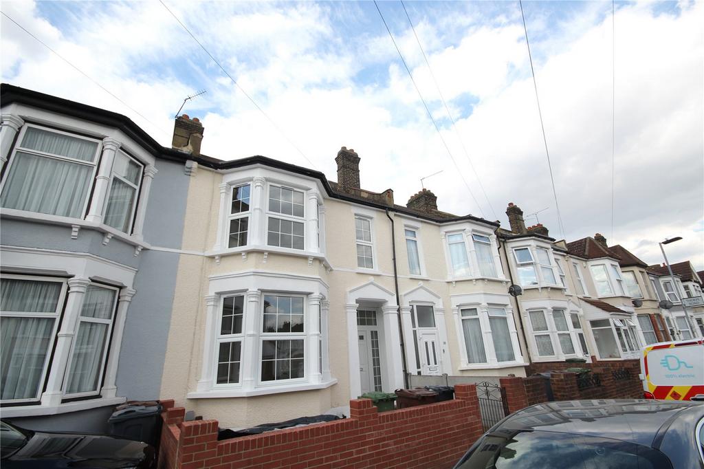 Cecil Avenue, Barking, IG11 3 bed terraced house to rent - £2,500 pcm (£577 pw)