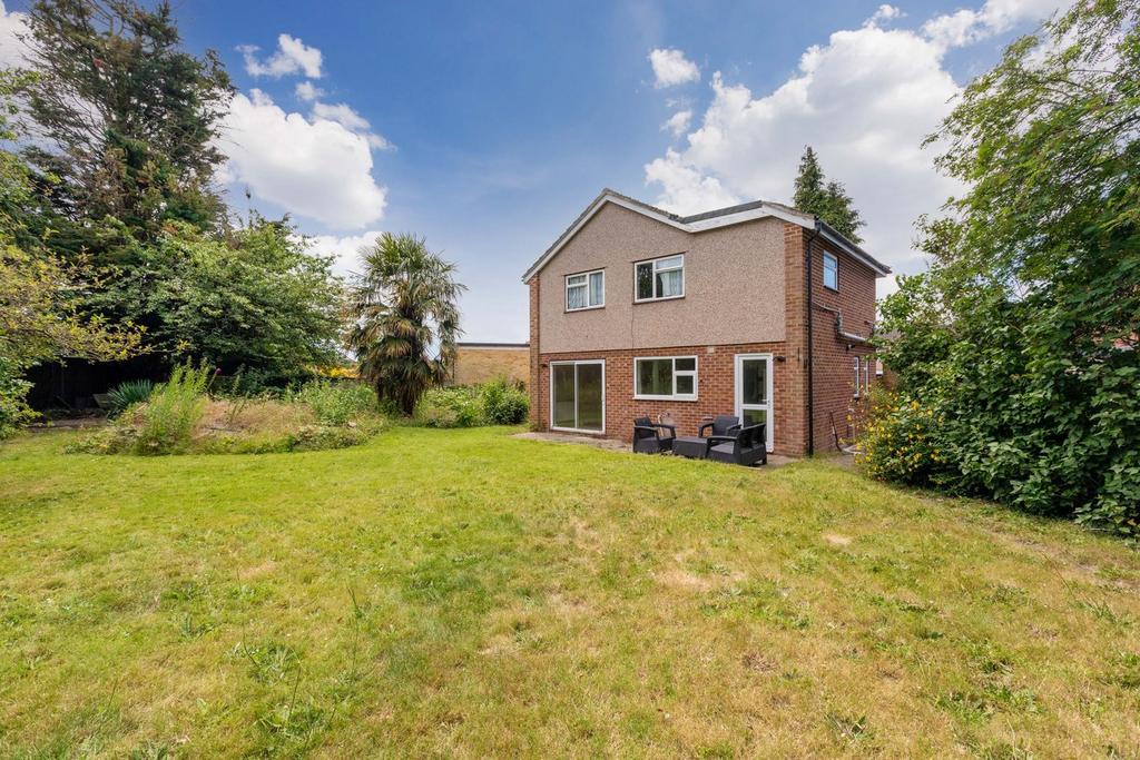 Radcot Avenue, Langley SL3 4 bed detached house - £850,000