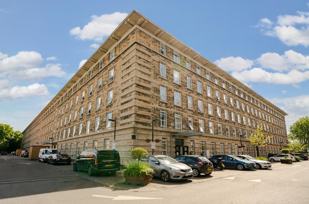 Bromyard House, Bromyard Avenue... 1 bed flat - £180,000
