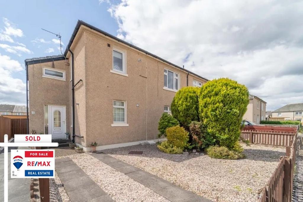 York Street, Falkirk FK2 2 bed ground floor flat - £85,000