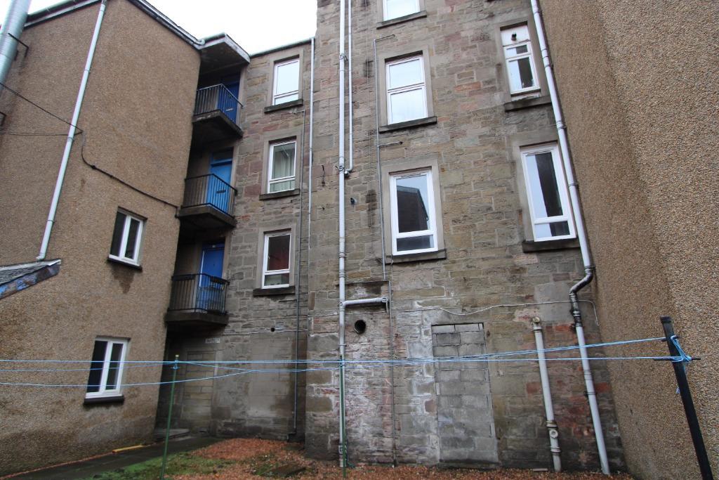 Albert Street (East), Dundee DD4 1 bed flat - £595 pcm (£137 pw)