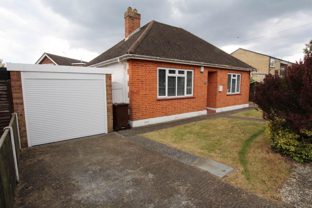 Common Lane, Thundersley 2 bed detached bungalow - £365,000