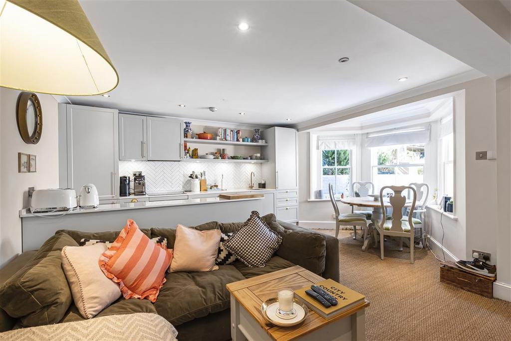 Old Devonshire Road, SW12 2 bed flat - £599,950