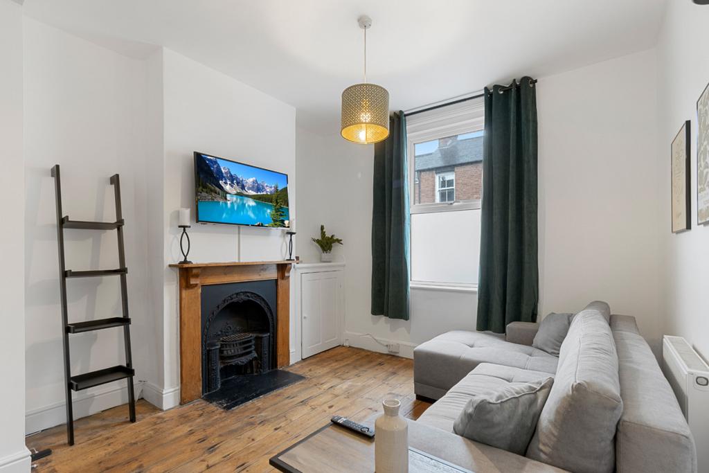 Roberts Road, Exeter, EX2 2 bed terraced house to rent - £1,460 pcm (£ ...