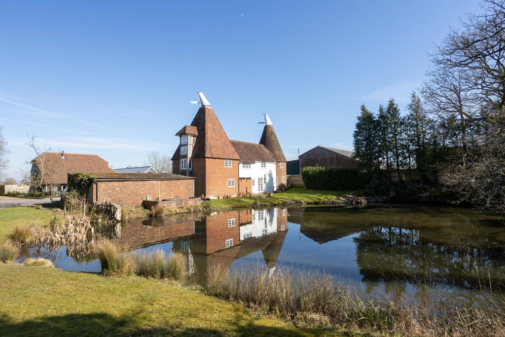 Swattenden Lane, Cranbrook TN17 4 bed detached house - £750,000