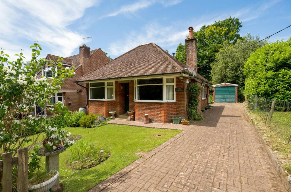 Poles Lane, Otterbourne, Winchester 3 bed chalet - £475,000