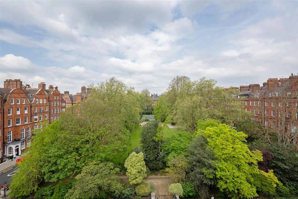 Cadogan Square, Knightsbridge SW1X 2 bed flat - £2,250,000