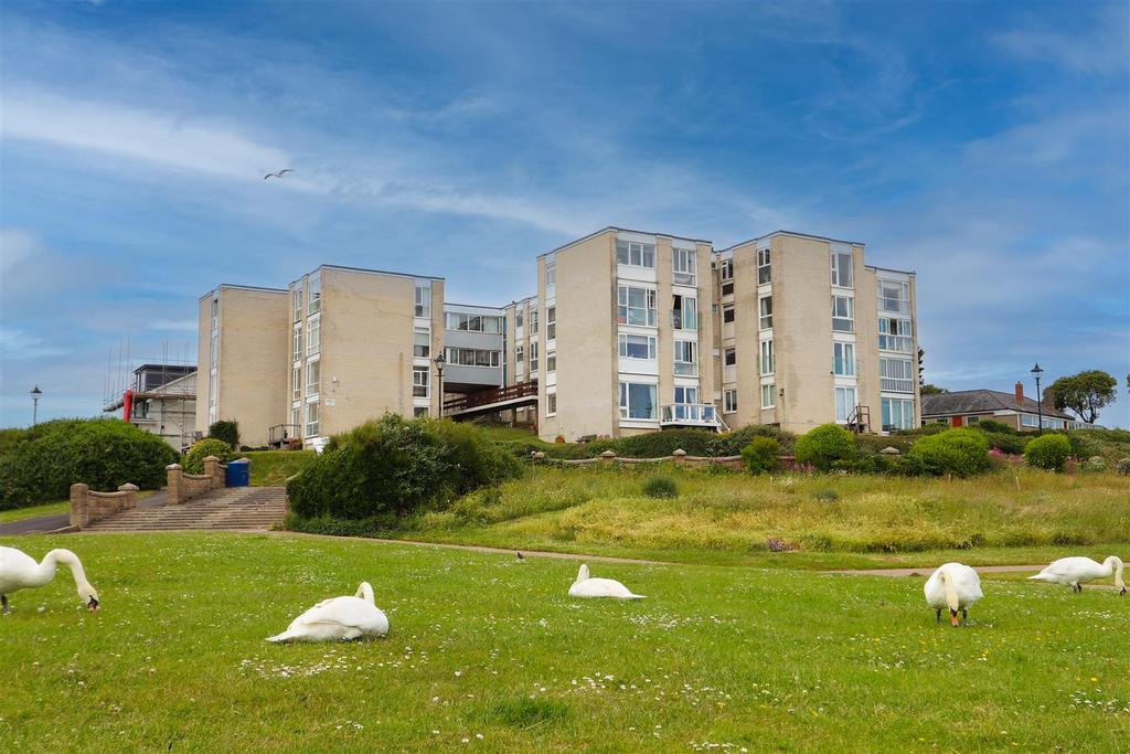Sea Point, Barry 2 bed flat - £160,000