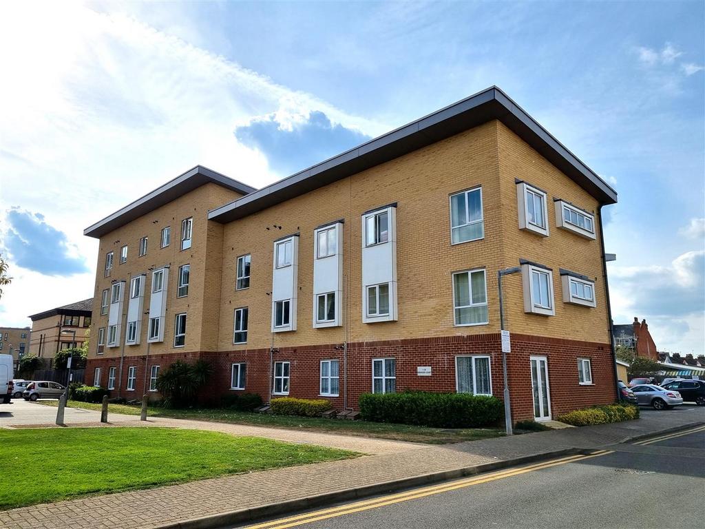 Granger Court, Whitehall Close... 2 bed apartment - £85,000