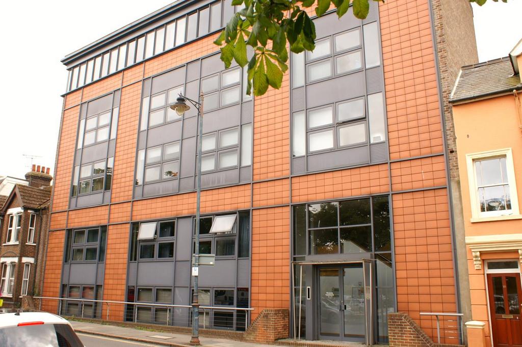 Westside Apartments, Canterbury CT2 2 bed flat - £1,300 pcm (£300 pw)