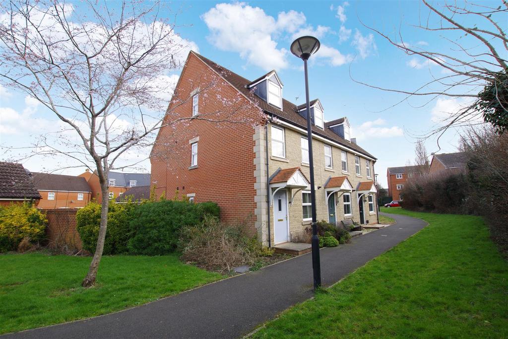 Edred Walk, Swindon SN25 3 bed townhouse - £1,300 pcm (£300 pw)