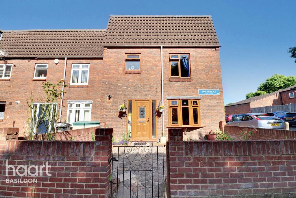 Sparkbridge, Basildon 3 bed end of terrace house - £350,000