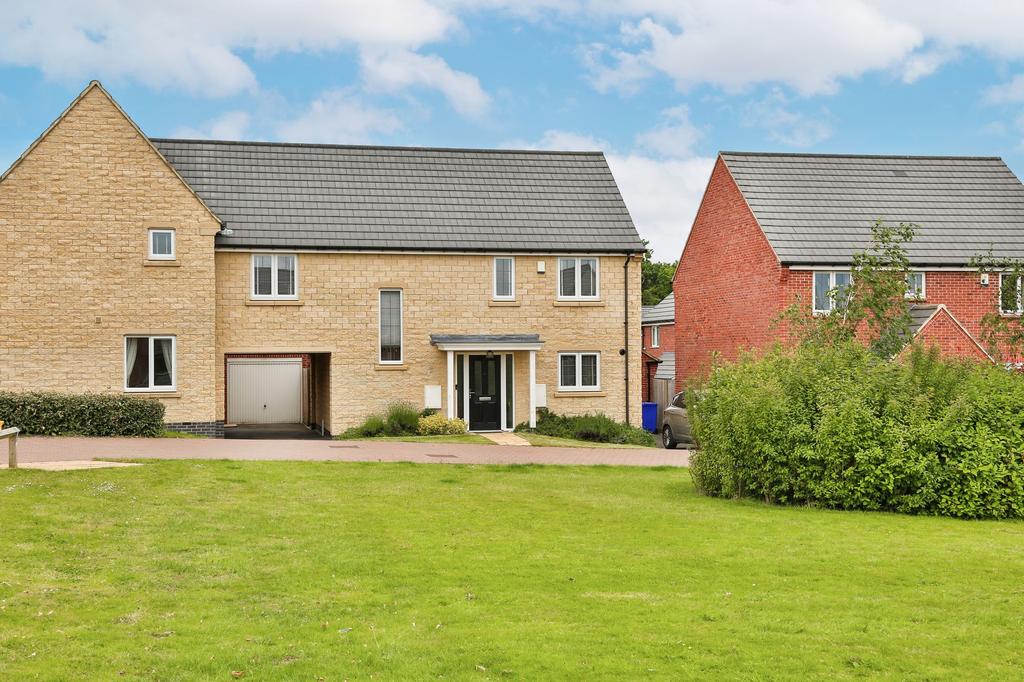 Whinfell Road, Chesterfield S41 4 bed semi-detached house - £355,000
