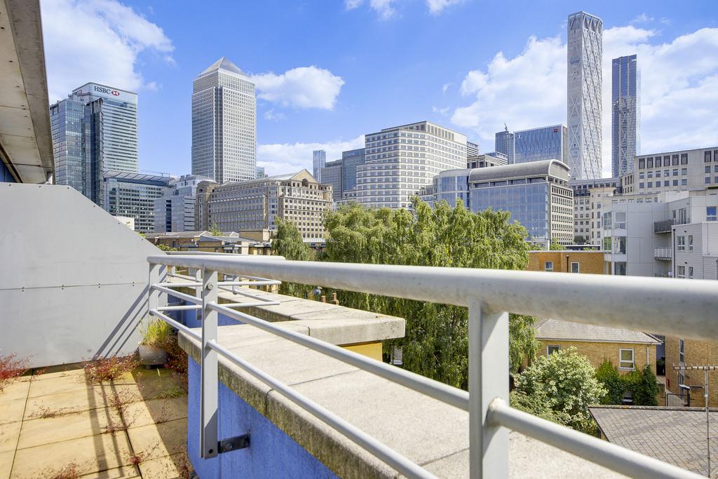 Rogers Court, Canary Wharf E14 2 bed flat - £550,000