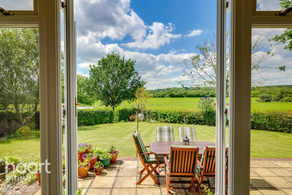 Mount Lodge Chase, Great Totham 4 bed detached bungalow - £750,000