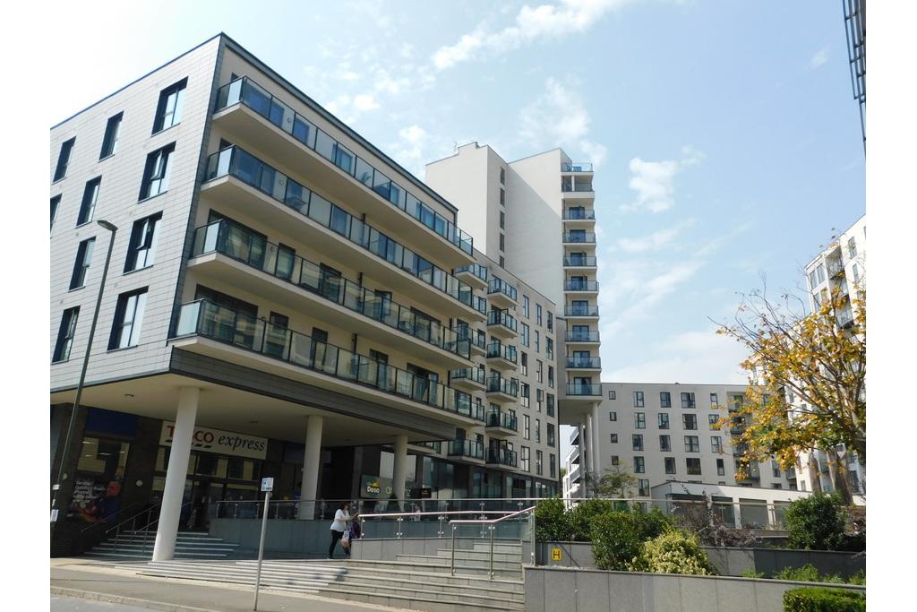 Cardinal Place, Woking GU22 2 bed flat - £1,750 pcm (£404 pw)