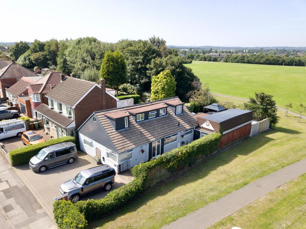 Monmouth Road, Walsall WS2 5 bed detached house - £399,950