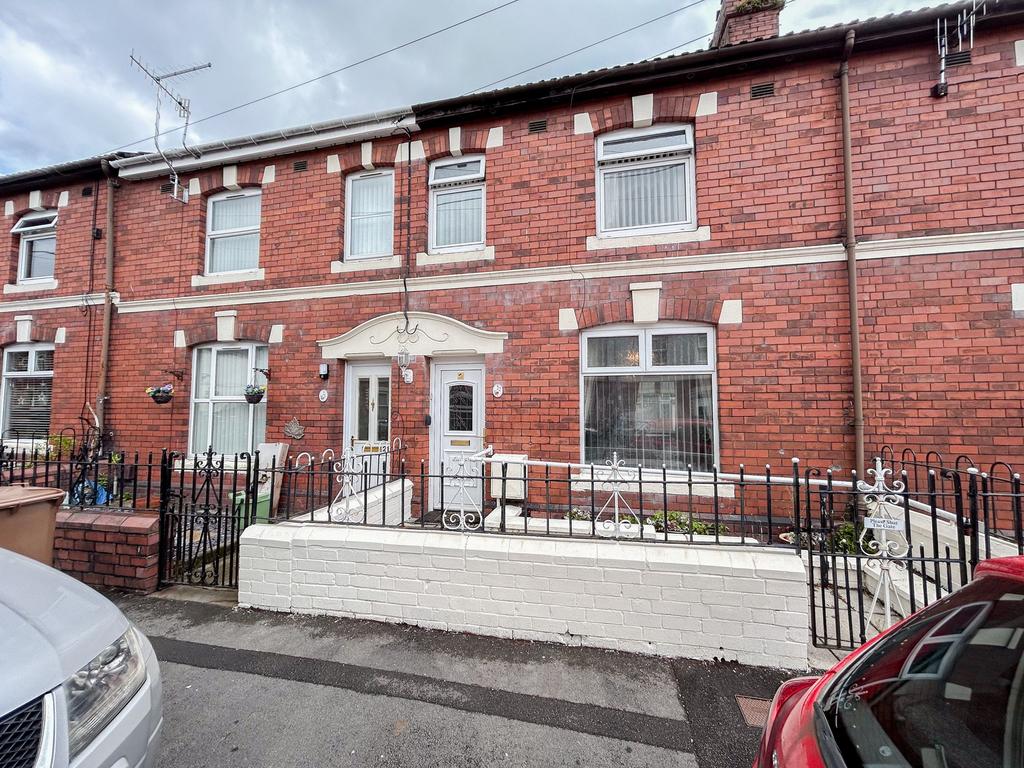 Grove Road, Risca, NP11 3 bed terraced house - £165,000